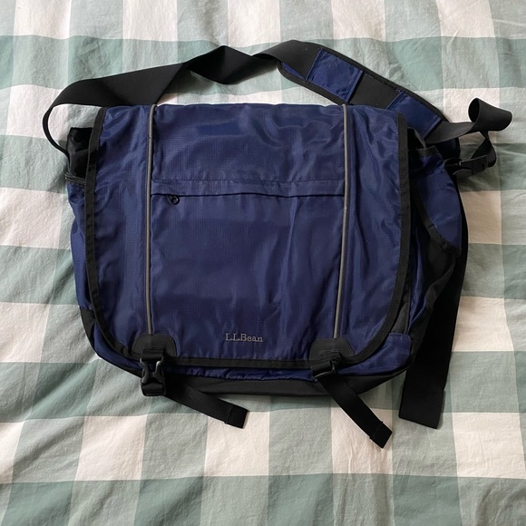 L.L. Bean | Bags | Ll Bean Classic Messenger Laptop Bag School Work ...